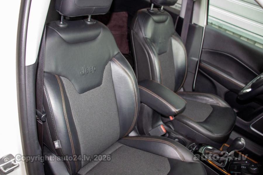 White Jeep Compass 2019 in Tallinn, with an engine capacity of 1.40 L and mileage of 89 thousand km for 14500 €, photo 20 on AUTOMOTO.COM.LV