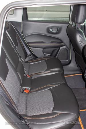 White Jeep Compass 2019 in Tallinn, with an engine capacity of 1.40 L and mileage of 89 thousand km for 14500 €, photo 22 on AUTOMOTO.COM.LV