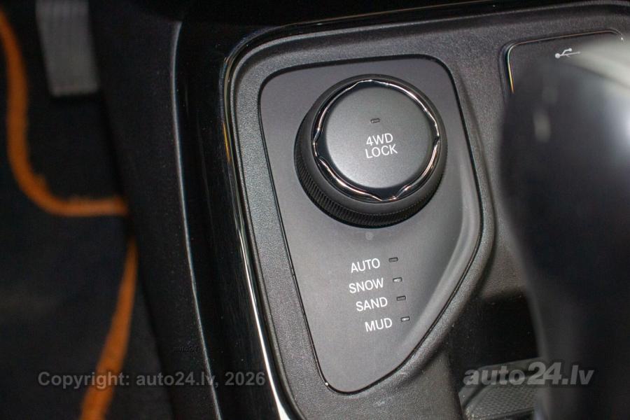White Jeep Compass 2019 in Tallinn, with an engine capacity of 1.40 L and mileage of 89 thousand km for 14500 €, photo 28 on AUTOMOTO.COM.LV