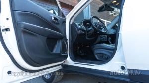 White Jeep Compass 2019 in Tallinn, with an engine capacity of 1.40 L and mileage of 57 thousand km for 15900 €, photo 10 on AUTOMOTO.COM.LV