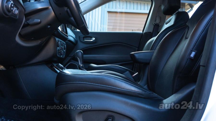 White Jeep Compass 2019 in Tallinn, with an engine capacity of 1.40 L and mileage of 57 thousand km for 15900 €, photo 11 on AUTOMOTO.COM.LV