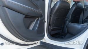 White Jeep Compass 2019 in Tallinn, with an engine capacity of 1.40 L and mileage of 57 thousand km for 15900 €, photo 13 on AUTOMOTO.COM.LV