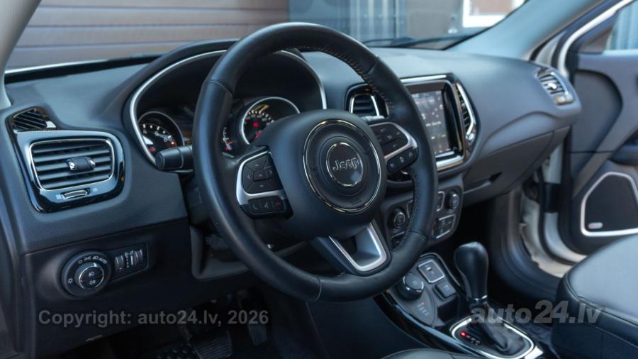 White Jeep Compass 2019 in Tallinn, with an engine capacity of 1.40 L and mileage of 57 thousand km for 15900 €, photo 15 on AUTOMOTO.COM.LV