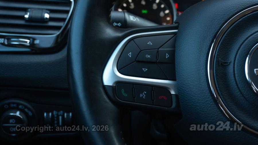 White Jeep Compass 2019 in Tallinn, with an engine capacity of 1.40 L and mileage of 57 thousand km for 15900 €, photo 19 on AUTOMOTO.COM.LV