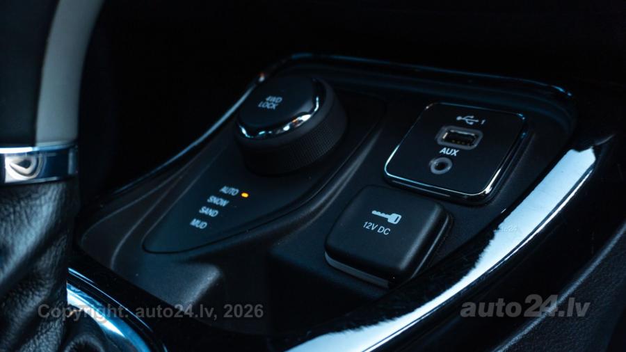 White Jeep Compass 2019 in Tallinn, with an engine capacity of 1.40 L and mileage of 57 thousand km for 15900 €, photo 22 on AUTOMOTO.COM.LV