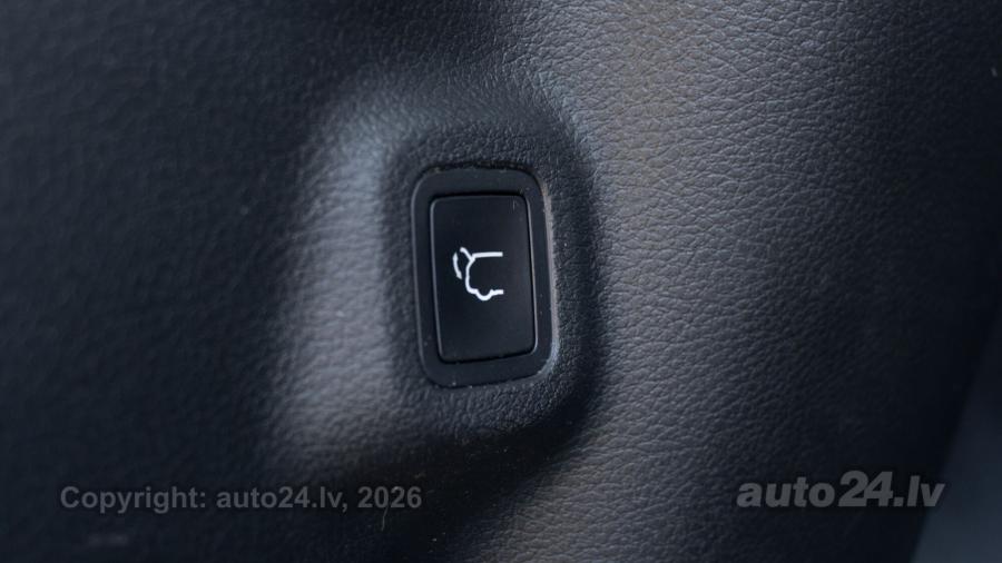 White Jeep Compass 2019 in Tallinn, with an engine capacity of 1.40 L and mileage of 57 thousand km for 15900 €, photo 25 on AUTOMOTO.COM.LV