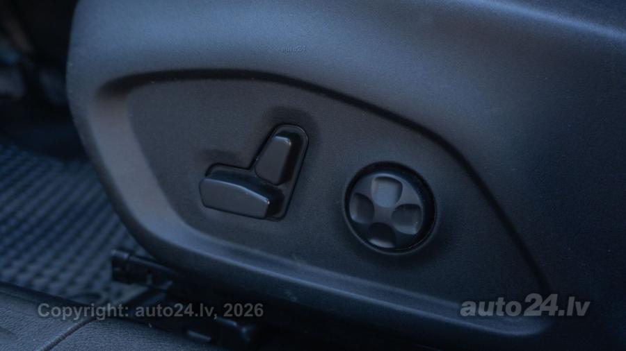 White Jeep Compass 2019 in Tallinn, with an engine capacity of 1.40 L and mileage of 57 thousand km for 15900 €, photo 26 on AUTOMOTO.COM.LV