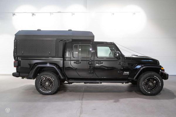 Black Jeep Gladiator 2021 in Klaipeda, with an engine capacity of 2.99 L and mileage of 22 thousand km for 69900 €, photo 17 on AUTOMOTO.COM.LV