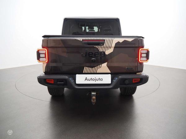 Melns Jeep Gladiator 2022 Viļņa, ar dzinēja tilpumu 2.99 L un nobraukumu 112 tūkst. km par 32000 €, foto 5 vietnē AUTOMOTO.COM.LV