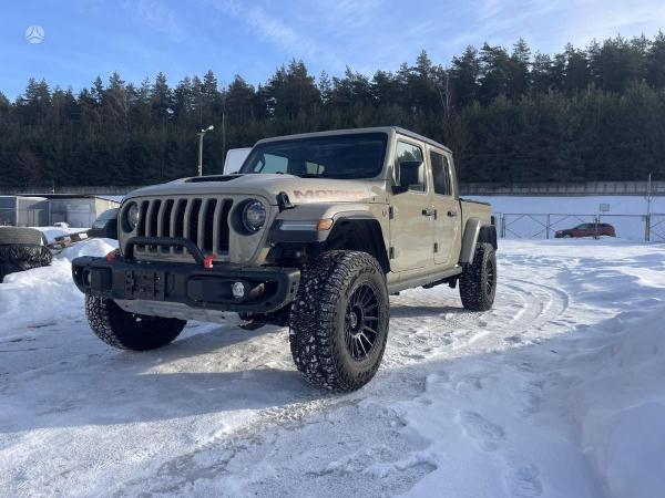 Brown Jeep Gladiator 2022 in Vilnius, with an engine capacity of 3.60 L and mileage of 9 thousand km for 44950 €, photo 1 on AUTOMOTO.COM.LV