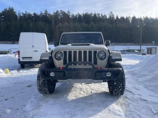 Brown Jeep Gladiator 2022 in Vilnius, with an engine capacity of 3.60 L and mileage of 9 thousand km for 44950 €, photo 5 on AUTOMOTO.COM.LV