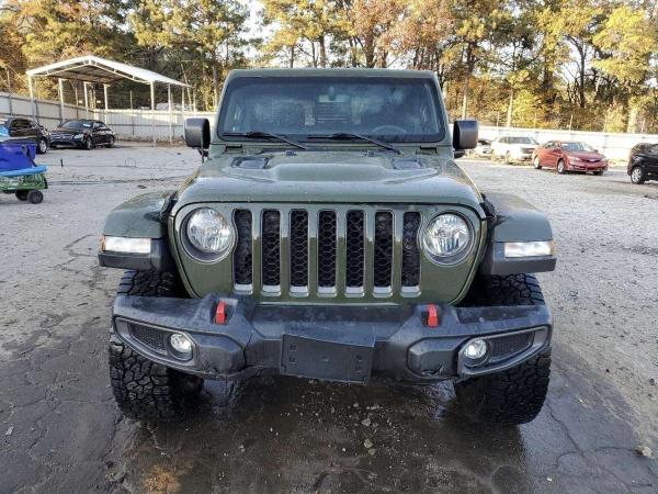 Green Jeep Gladiator 2023 in Klaipeda, with an engine capacity of 3.60 L and mileage of 9 thousand km for 17400 €, photo 6 on AUTOMOTO.COM.LV