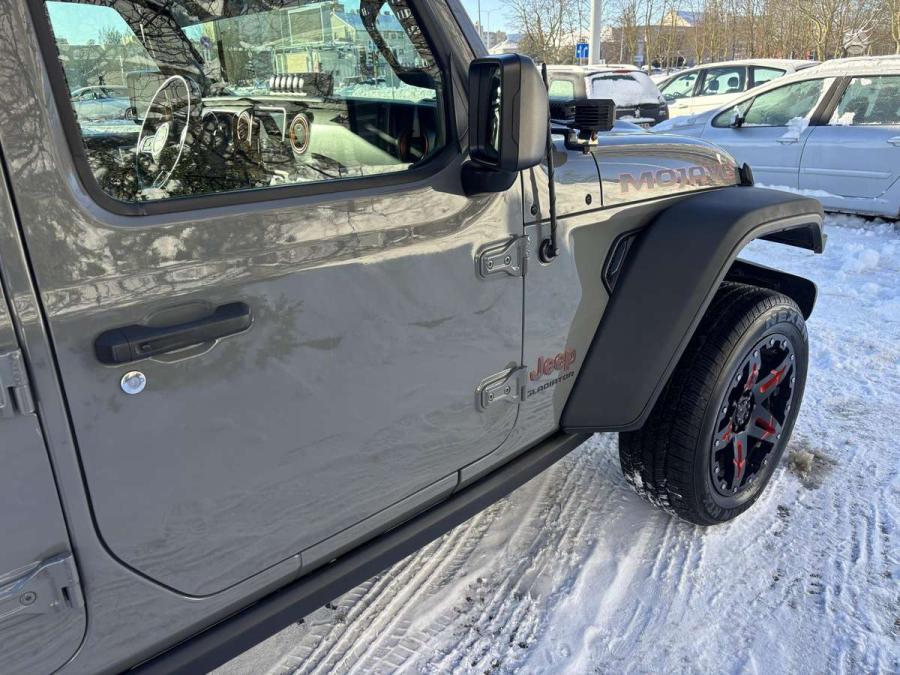 Pelēks Jeep Gladiator 2022 Panevēža, ar dzinēja tilpumu 3.60 L un nobraukumu 80 tūkst. km par 38900 €, foto 6 vietnē AUTOMOTO.COM.LV