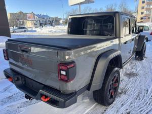 Pelēks Jeep Gladiator 2022 Panevēža, ar dzinēja tilpumu 3.60 L un nobraukumu 80 tūkst. km par 38900 €, foto 7 vietnē AUTOMOTO.COM.LV