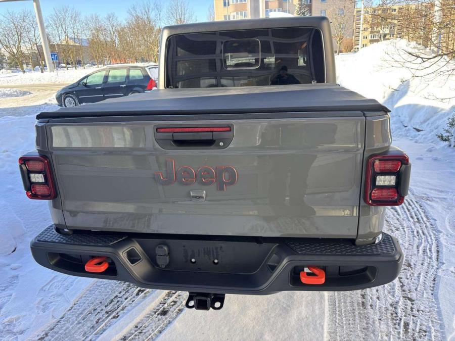 Pelēks Jeep Gladiator 2022 Panevēža, ar dzinēja tilpumu 3.60 L un nobraukumu 80 tūkst. km par 38900 €, foto 11 vietnē AUTOMOTO.COM.LV