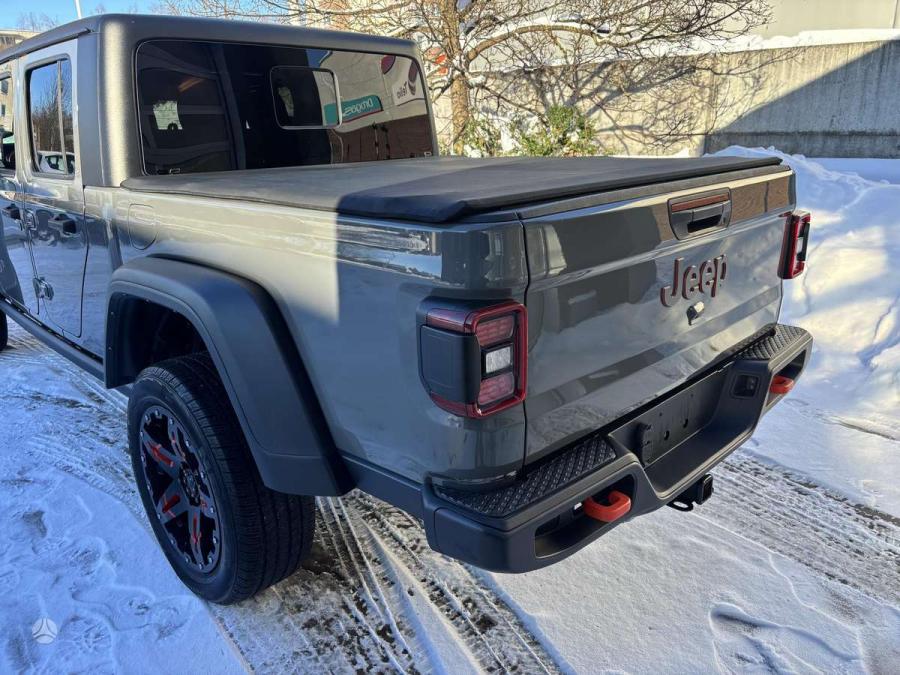 Pelēks Jeep Gladiator 2022 Panevēža, ar dzinēja tilpumu 3.60 L un nobraukumu 80 tūkst. km par 38900 €, foto 13 vietnē AUTOMOTO.COM.LV