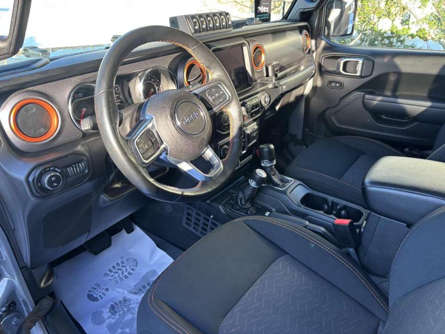Pelēks Jeep Gladiator 2022 Panevēža, ar dzinēja tilpumu 3.60 L un nobraukumu 80 tūkst. km par 38900 €, foto 16 vietnē AUTOMOTO.COM.LV