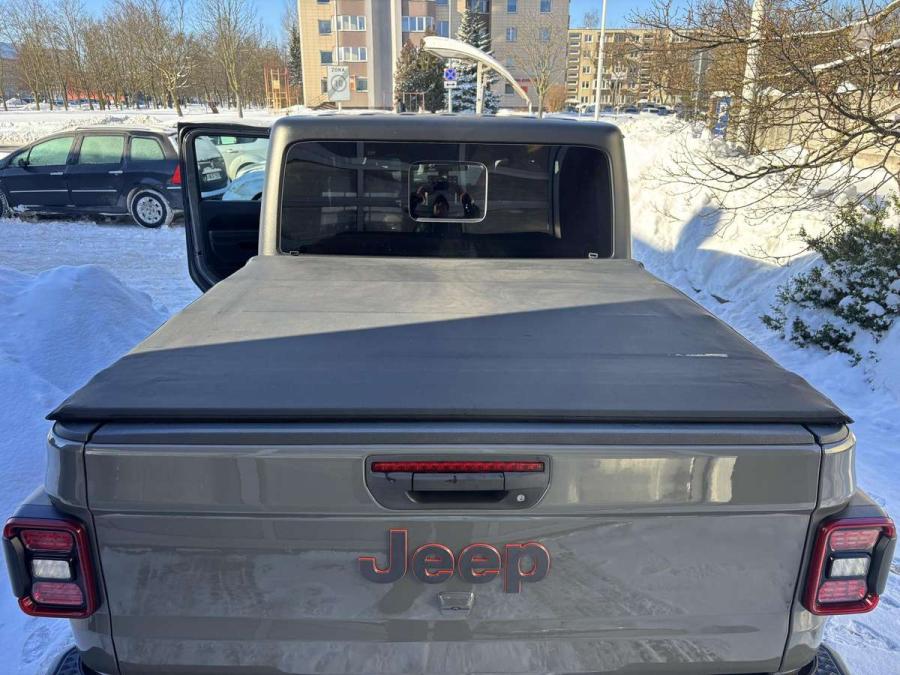 Pelēks Jeep Gladiator 2022 Panevēža, ar dzinēja tilpumu 3.60 L un nobraukumu 80 tūkst. km par 38900 €, foto 27 vietnē AUTOMOTO.COM.LV