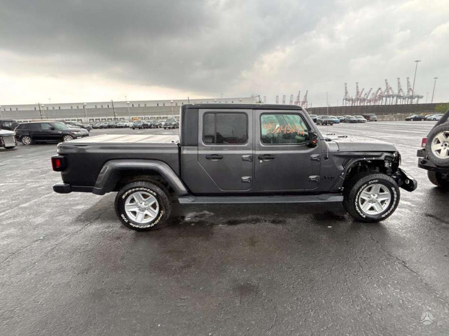 Pelēks Jeep Gladiator 2021 Ukmergė, ar dzinēja tilpumu 3.60 L un nobraukumu 86 tūkst. km par 21499 €, foto 5 vietnē AUTOMOTO.COM.LV