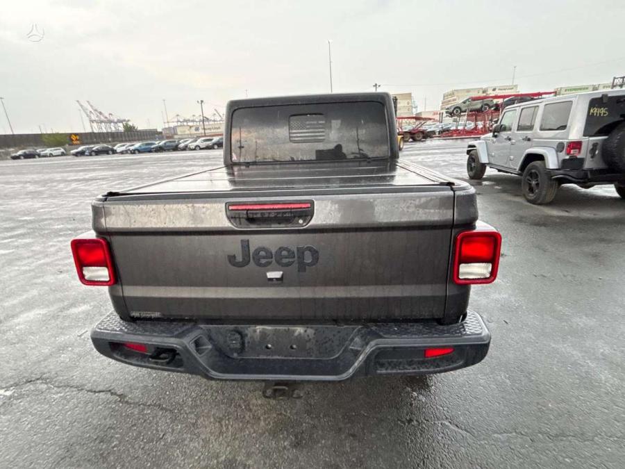 Pelēks Jeep Gladiator 2021 Ukmergė, ar dzinēja tilpumu 3.60 L un nobraukumu 86 tūkst. km par 21499 €, foto 6 vietnē AUTOMOTO.COM.LV
