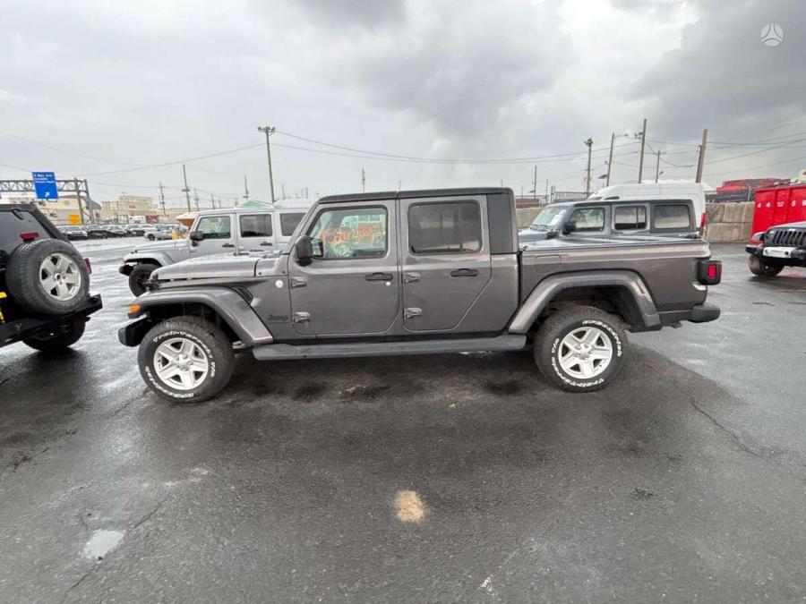 Pelēks Jeep Gladiator 2021 Ukmergė, ar dzinēja tilpumu 3.60 L un nobraukumu 86 tūkst. km par 21499 €, foto 7 vietnē AUTOMOTO.COM.LV