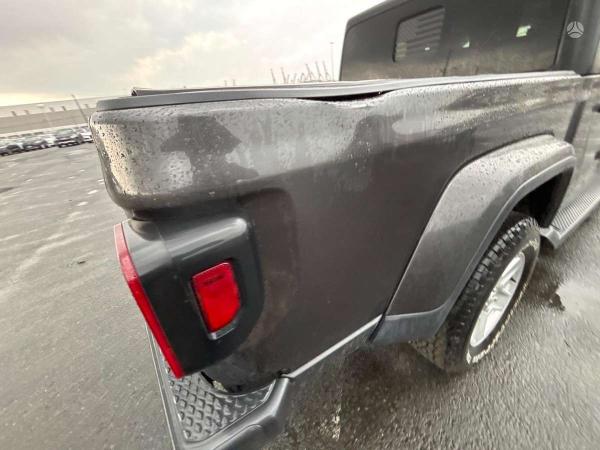 Pelēks Jeep Gladiator 2021 Ukmergė, ar dzinēja tilpumu 3.60 L un nobraukumu 86 tūkst. km par 21499 €, foto 10 vietnē AUTOMOTO.COM.LV