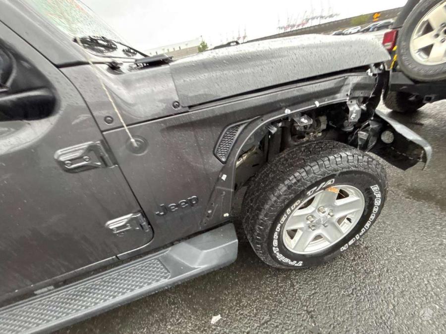 Pelēks Jeep Gladiator 2021 Ukmergė, ar dzinēja tilpumu 3.60 L un nobraukumu 86 tūkst. km par 21499 €, foto 14 vietnē AUTOMOTO.COM.LV