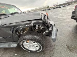 Pelēks Jeep Gladiator 2021 Ukmergė, ar dzinēja tilpumu 3.60 L un nobraukumu 86 tūkst. km par 21499 €, foto 15 vietnē AUTOMOTO.COM.LV