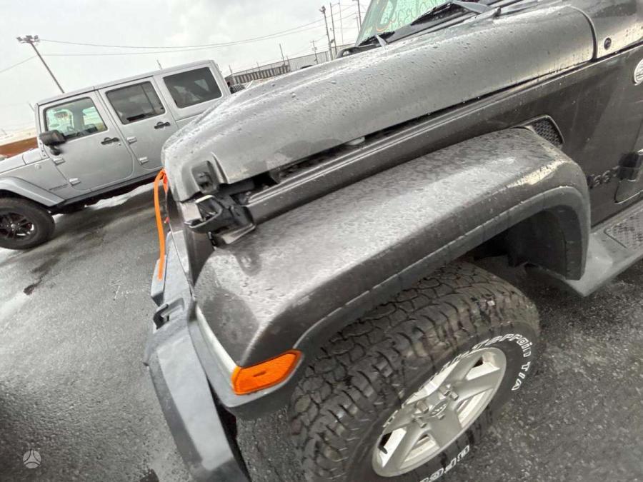 Pelēks Jeep Gladiator 2021 Ukmergė, ar dzinēja tilpumu 3.60 L un nobraukumu 86 tūkst. km par 21499 €, foto 25 vietnē AUTOMOTO.COM.LV