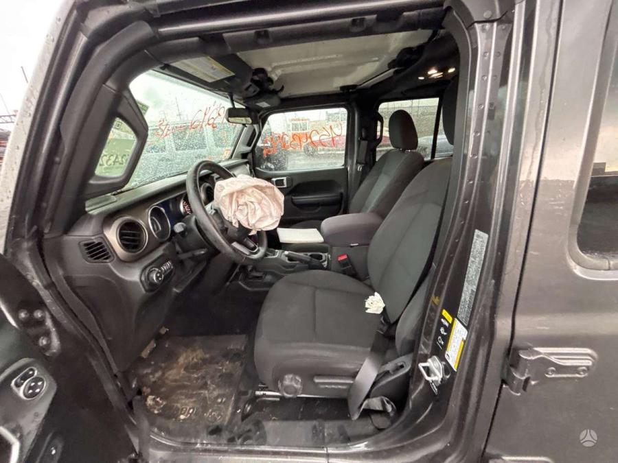 Pelēks Jeep Gladiator 2021 Ukmergė, ar dzinēja tilpumu 3.60 L un nobraukumu 86 tūkst. km par 21499 €, foto 27 vietnē AUTOMOTO.COM.LV