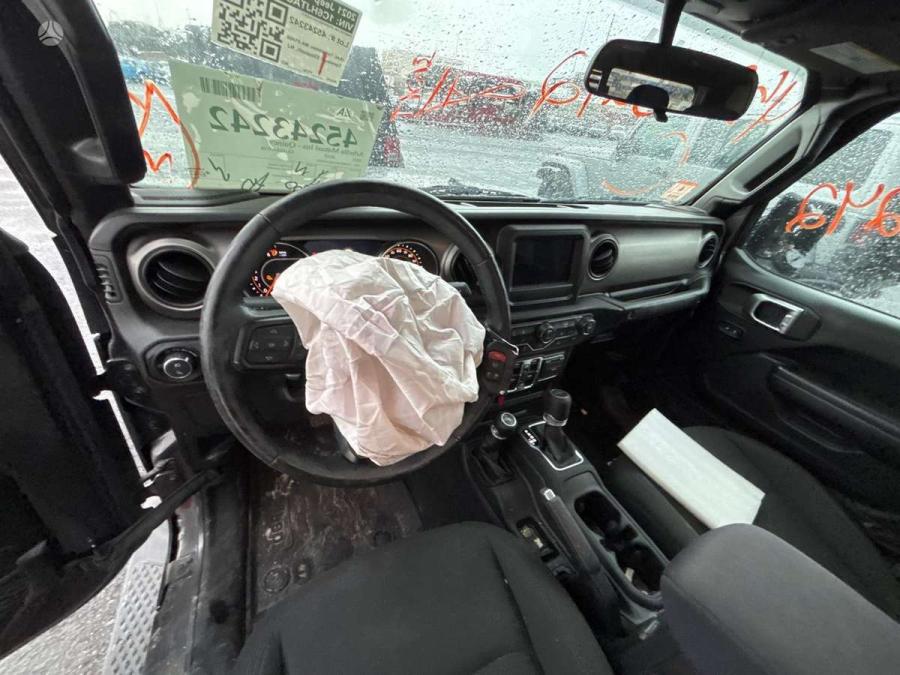 Pelēks Jeep Gladiator 2021 Ukmergė, ar dzinēja tilpumu 3.60 L un nobraukumu 86 tūkst. km par 21499 €, foto 28 vietnē AUTOMOTO.COM.LV