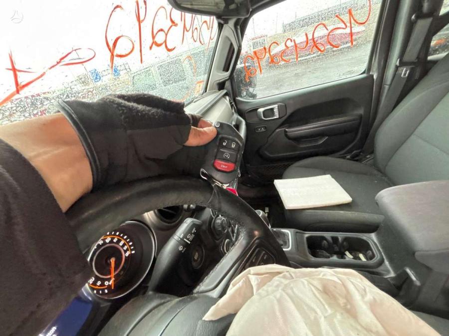 Pelēks Jeep Gladiator 2021 Ukmergė, ar dzinēja tilpumu 3.60 L un nobraukumu 86 tūkst. km par 21499 €, foto 29 vietnē AUTOMOTO.COM.LV