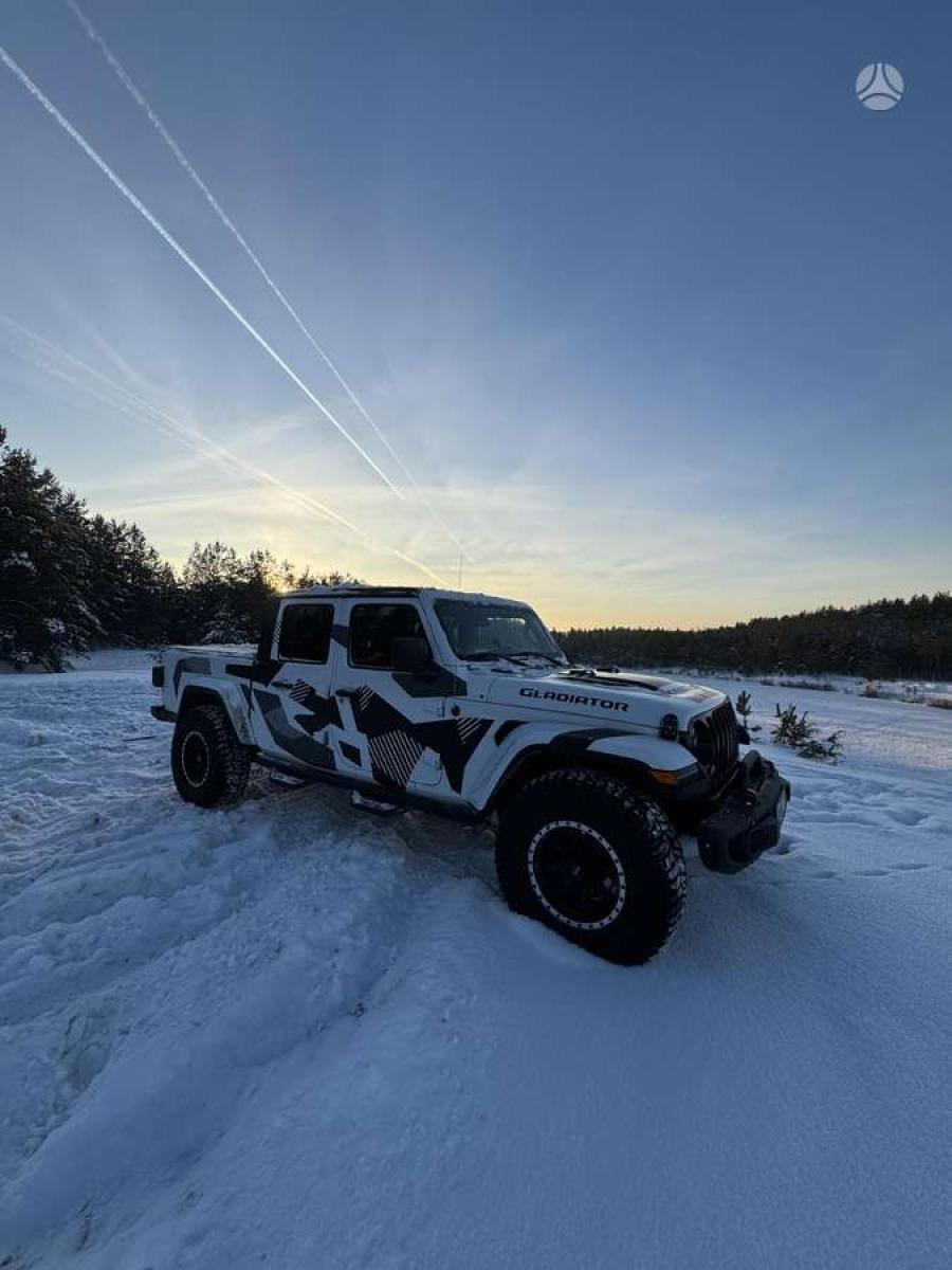 Balts Jeep Gladiator 2021 Viļņa, ar dzinēja tilpumu 3.60 L un nobraukumu 37 tūkst. km par 35500 €, foto 1 vietnē AUTOMOTO.COM.LV