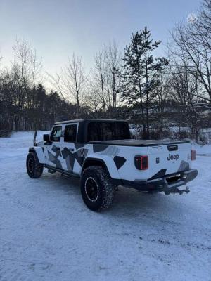Balts Jeep Gladiator 2021 Viļņa, ar dzinēja tilpumu 3.60 L un nobraukumu 37 tūkst. km par 35500 €, foto 2 vietnē AUTOMOTO.COM.LV