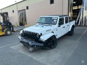 White Jeep Gladiator 2023 in Ukmerge, with an engine capacity of 3.60 L and mileage of 30 thousand km for 23999 €, photo 2 on AUTOMOTO.COM.LV