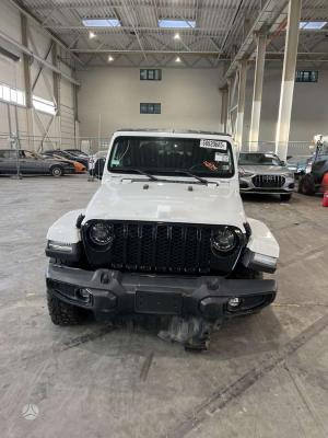 White Jeep Gladiator 2023 in Ukmerge, with an engine capacity of 3.60 L and mileage of 30 thousand km for 23999 €, photo 21 on AUTOMOTO.COM.LV