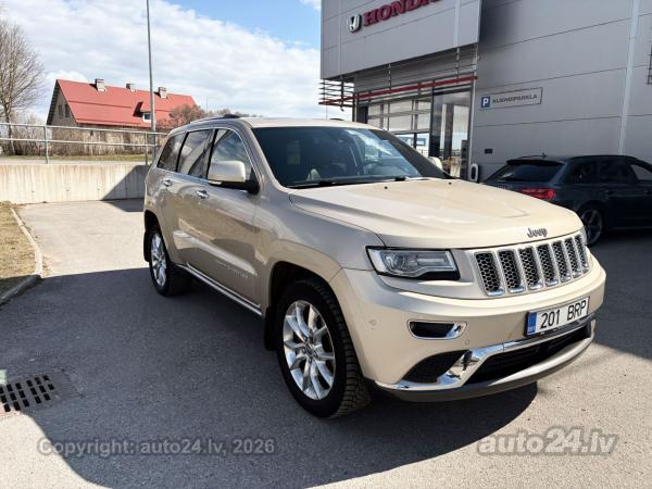 Beige Jeep Grand Cherokee 2016 in Viljandi, with an engine capacity of 3.00 L and mileage of 199 thousand km for 17900 €, photo 2 on AUTOMOTO.COM.LV