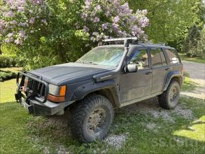Melns Jeep Grand Cherokee 1995 Dobele, ar dzinēja tilpumu 4.00 L un nobraukumu 240 tūkst. km par 3000 €, foto  vietnē AUTOMOTO.COM.LV