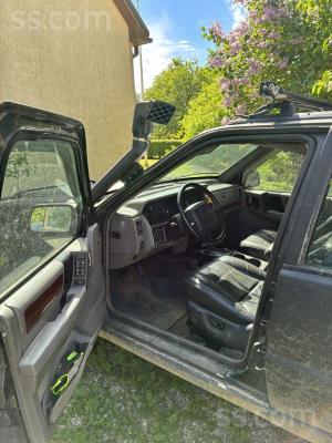 Melns Jeep Grand Cherokee 1995 Dobele, ar dzinēja tilpumu 4.00 L un nobraukumu 240 tūkst. km par 3000 €, foto 3 vietnē AUTOMOTO.COM.LV