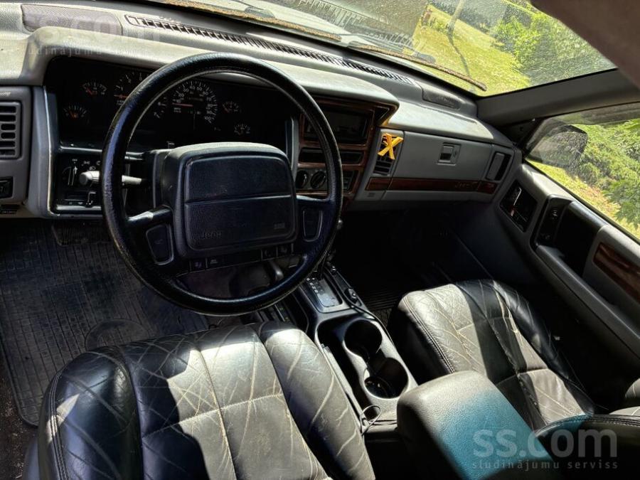 Melns Jeep Grand Cherokee 1995 Dobele, ar dzinēja tilpumu 4.00 L un nobraukumu 240 tūkst. km par 3000 €, foto 4 vietnē AUTOMOTO.COM.LV