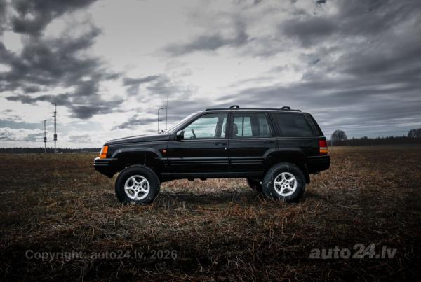 Melns Jeep Grand Cherokee 1996 Tallina, ar dzinēja tilpumu 4.00 L un nobraukumu 189 tūkst. km par 5900 €, foto 2 vietnē AUTOMOTO.COM.LV