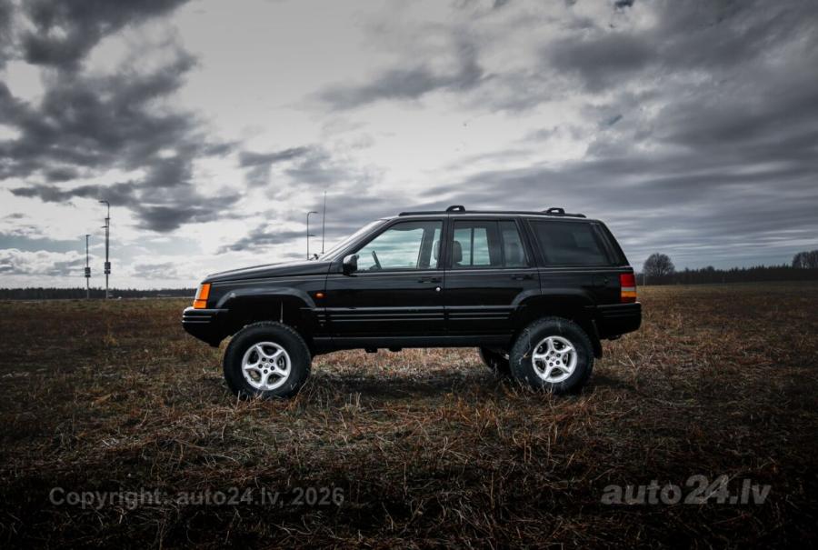 Melns Jeep Grand Cherokee 1996 Tallina, ar dzinēja tilpumu 4.00 L un nobraukumu 189 tūkst. km par 5900 €, foto 3 vietnē AUTOMOTO.COM.LV