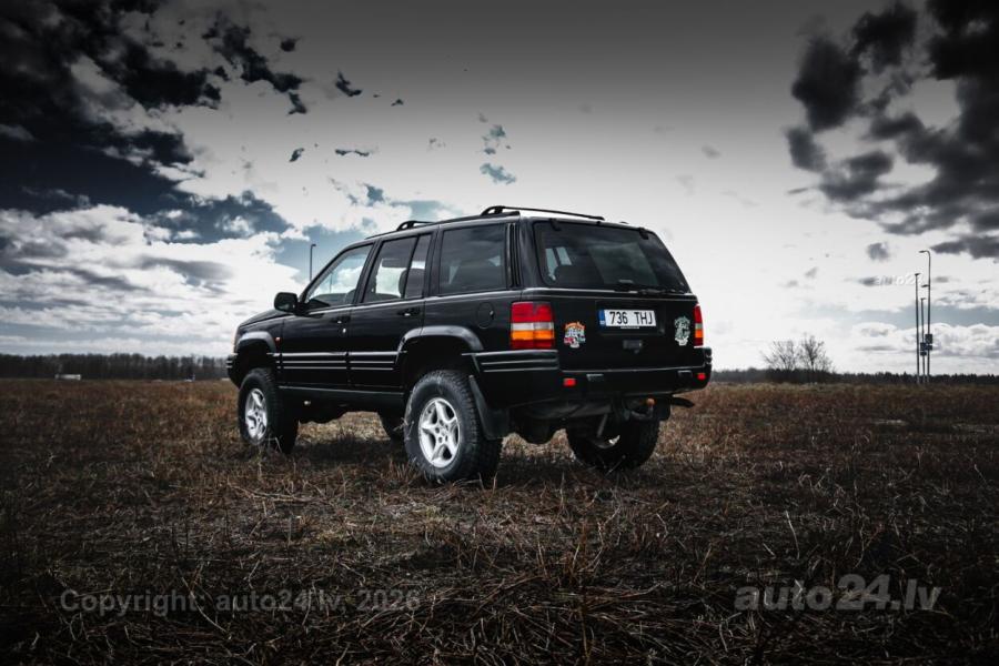 Melns Jeep Grand Cherokee 1996 Tallina, ar dzinēja tilpumu 4.00 L un nobraukumu 189 tūkst. km par 5900 €, foto 4 vietnē AUTOMOTO.COM.LV