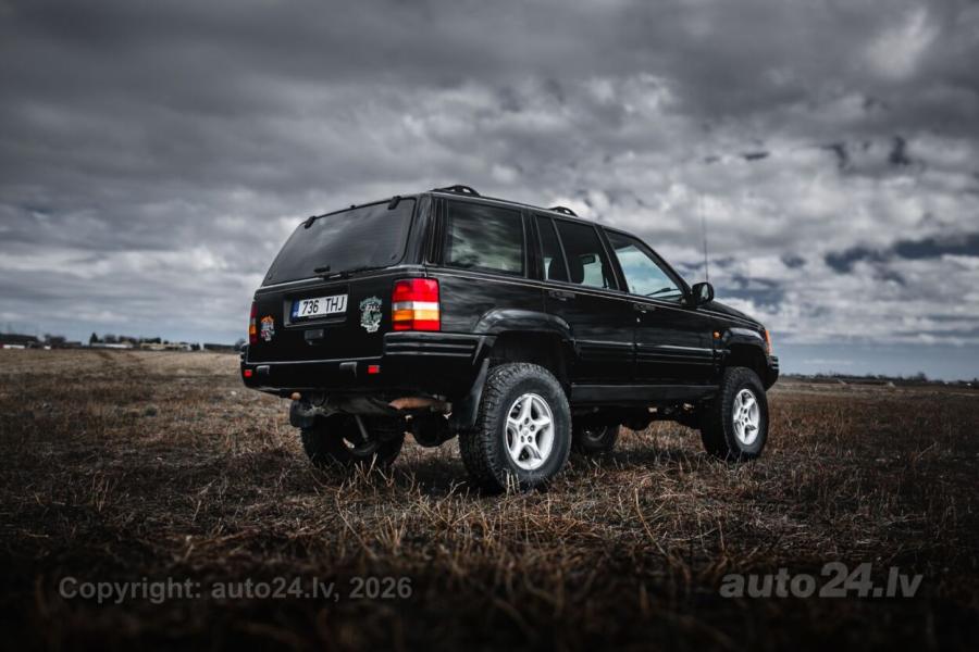 Melns Jeep Grand Cherokee 1996 Tallina, ar dzinēja tilpumu 4.00 L un nobraukumu 189 tūkst. km par 5900 €, foto 13 vietnē AUTOMOTO.COM.LV