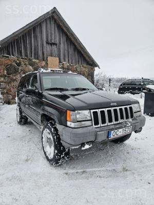 Black Jeep Grand Cherokee 1997 in Aizkraukle, with an engine capacity of 4.00 L and mileage of 250 thousand km for 3699 €, photo  on AUTOMOTO.COM.LV