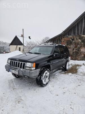 Melns Jeep Grand Cherokee 1997 Aizkraukle, ar dzinēja tilpumu 4.00 L un nobraukumu 250 tūkst. km par 3699 €, foto 2 vietnē AUTOMOTO.COM.LV