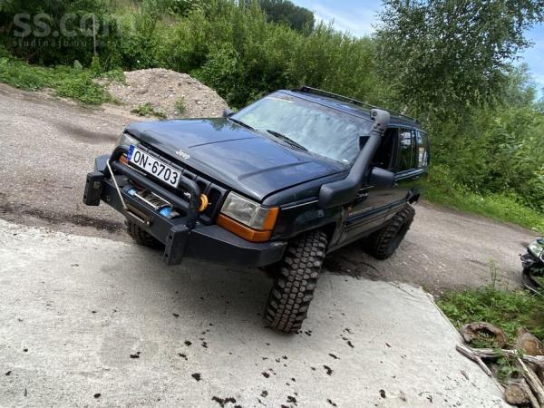Black Jeep Grand Cherokee 1997 in Liepaja, with an engine capacity of 4.00 L and mileage of 328 thousand km for 4000 €, photo 1 on AUTOMOTO.COM.LV