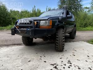 Black Jeep Grand Cherokee 1997 in Liepaja, with an engine capacity of 4.00 L and mileage of 328 thousand km for 4000 €, photo 3 on AUTOMOTO.COM.LV
