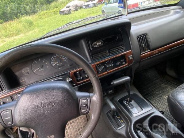 Black Jeep Grand Cherokee 1997 in Liepaja, with an engine capacity of 4.00 L and mileage of 328 thousand km for 4000 €, photo 4 on AUTOMOTO.COM.LV