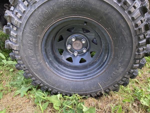 Black Jeep Grand Cherokee 1997 in Liepaja, with an engine capacity of 4.00 L and mileage of 328 thousand km for 4000 €, photo 6 on AUTOMOTO.COM.LV